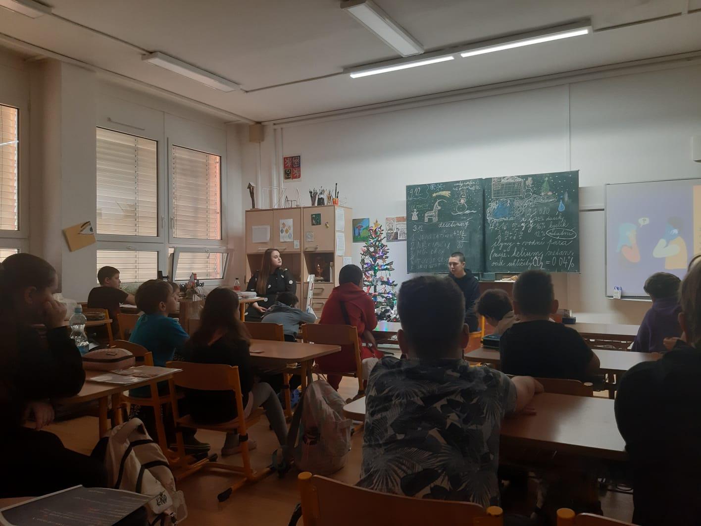 Nízkoprah - prevence rizikového chování na internetu | Základní škola ...