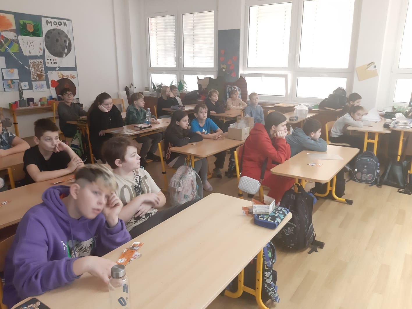 Nízkoprah - prevence rizikového chování na internetu | Základní škola ...